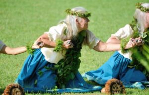 4 Types of Famous Traditional Hawaiian Dance - City Dance Studios